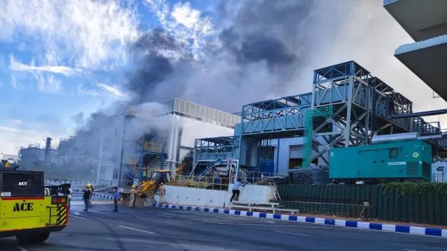 Tata Electronic Plant : Huge fire breaks out at Tata Electronics plant ...