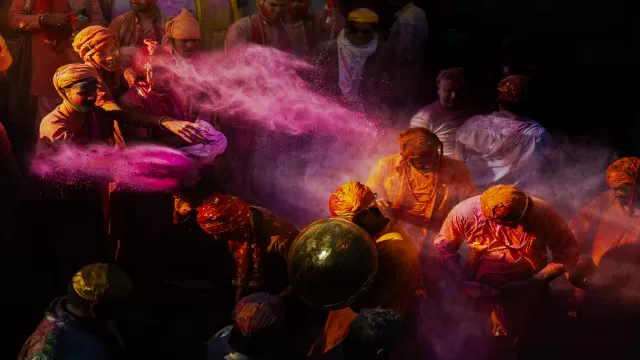 Why we Celebrate Holi ? Best Places to Celebrate Holi 2025